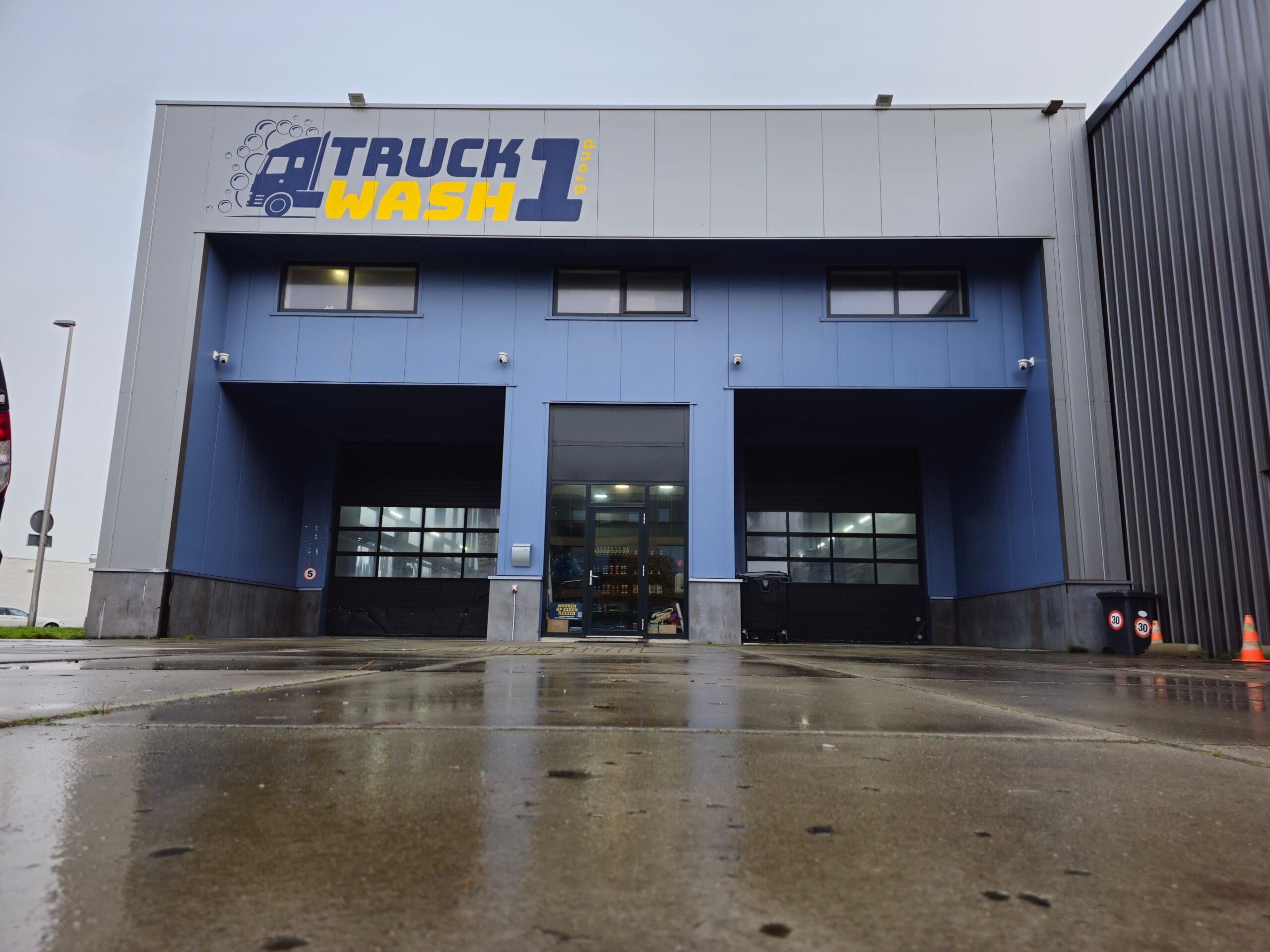 Amsterdam - Vrachtwagen wassen | Truckwash1group.nl